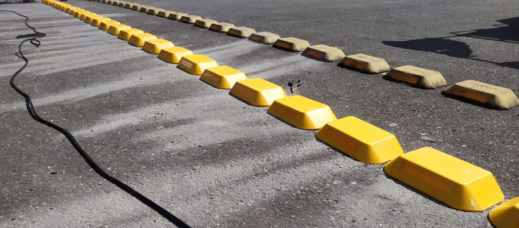 Tachões refletivos podem ser usados como lombadas? - Blog Sinal Center